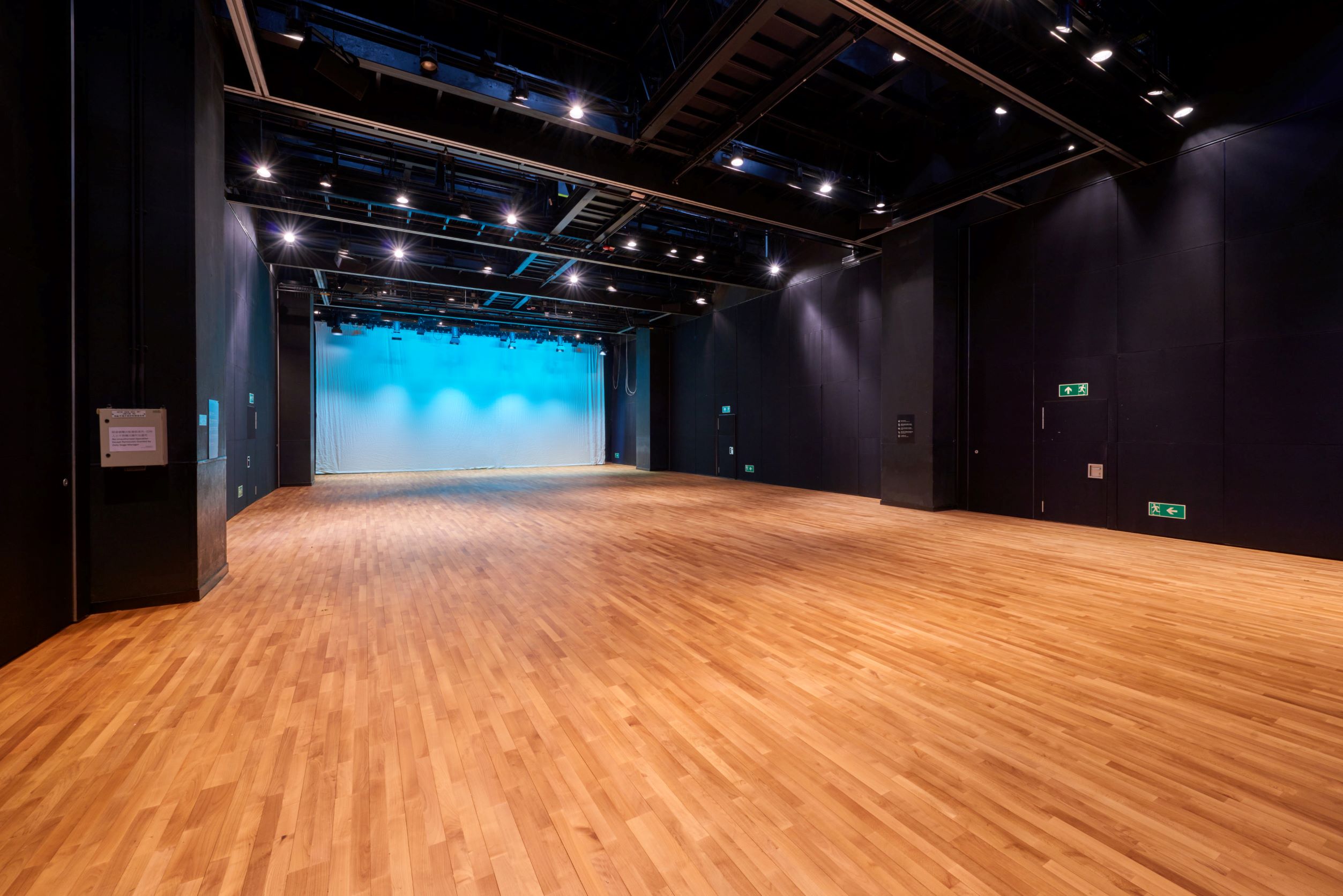 青年廣場 | Y 劇場